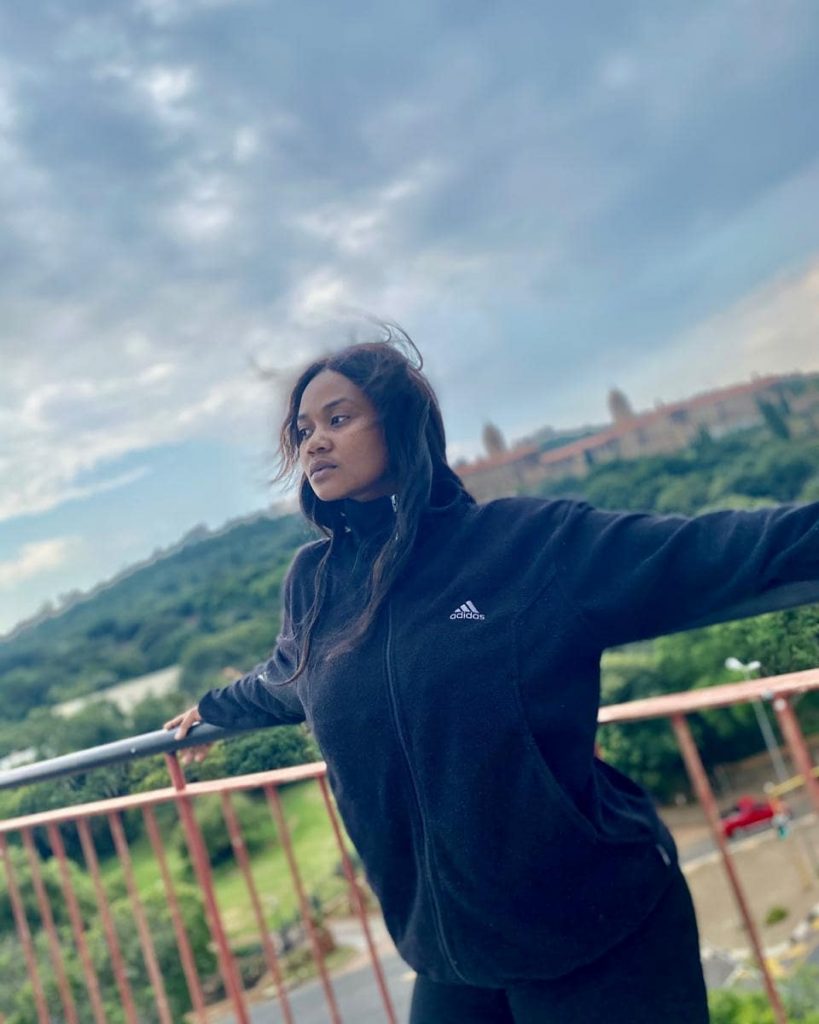 Omphemetse Tolo Biography, Age, Pictures, Isono, Boyfriend, Net worth