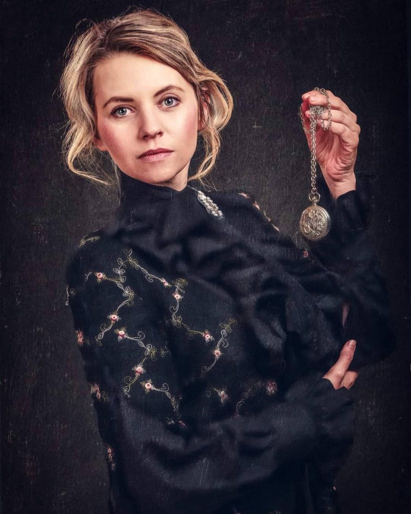 Lara Lourens Biography: Age, Boyfriend, TV Roles, Pictures, Net Worth