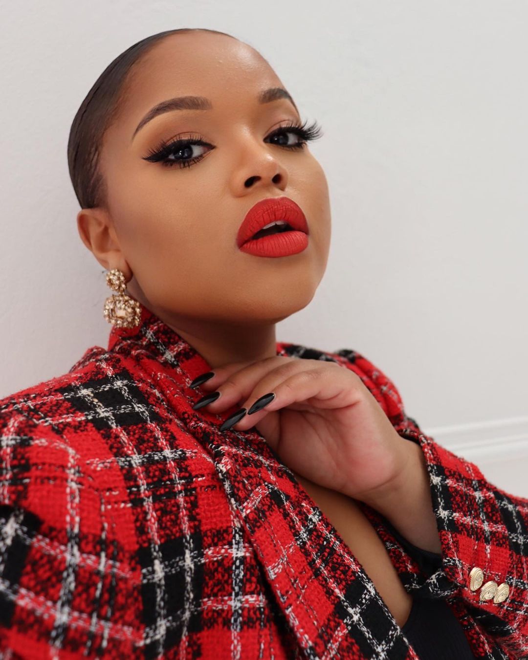 'It's a movie!' Make-up artist Lungile Thabethe shows off new R1 ...