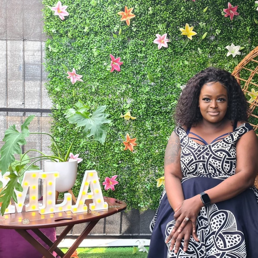 Watch as DiepCity's Momo 'Vele Manenje' shacks it all in the Wozala ...